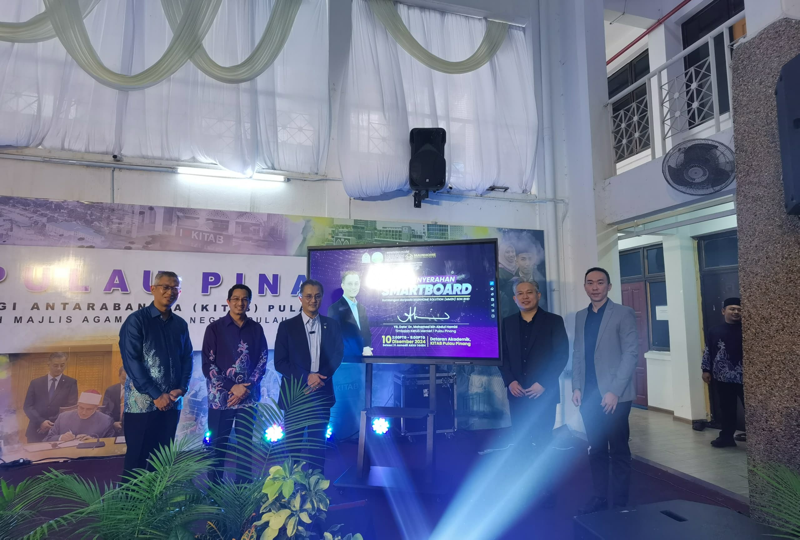 MAINHOME SOLUTION (MM2H) Donates Smart Boards to KOLEJ ISLAM TEKNOLOGI ...